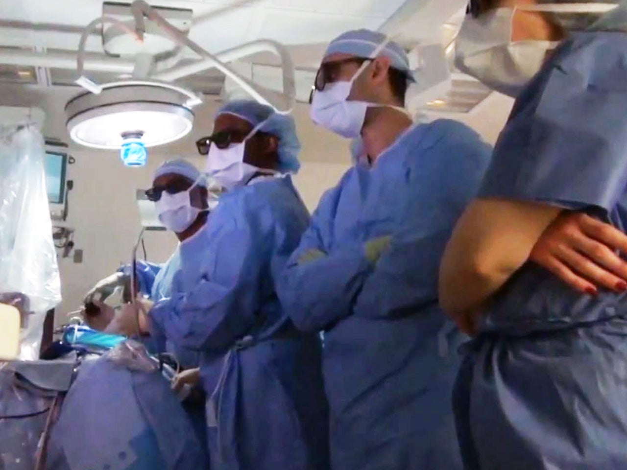 Surgeons use 3D technology in brain surgery - CBS News