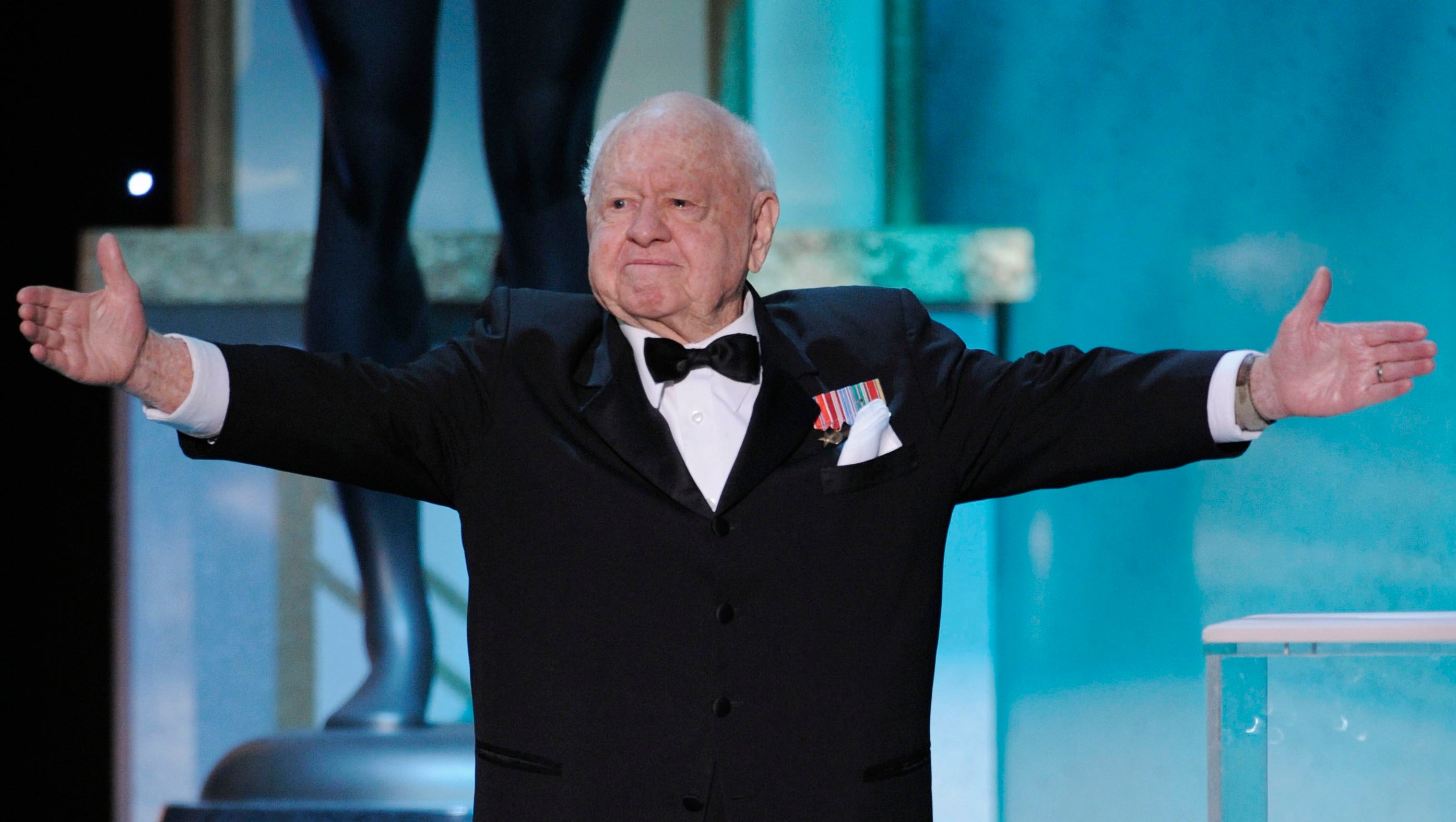 Mickey Rooney: Stars react to death of legendary actor - CBS News