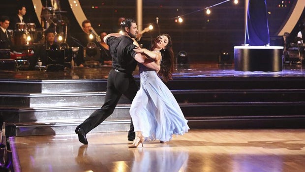 "Dancing with the Stars" switches up the partners - CBS News