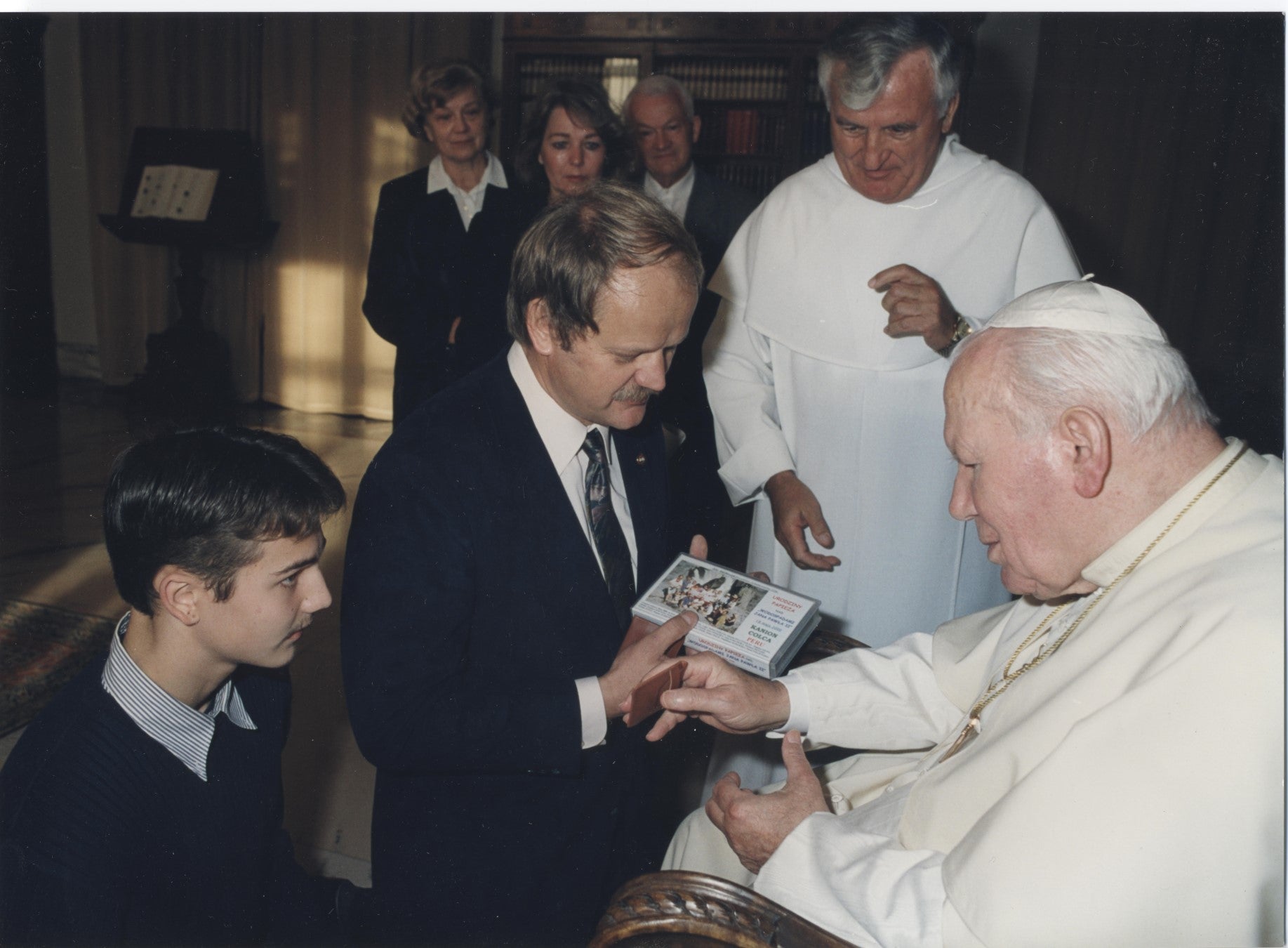 Group of Americans makes pilgrimage to see double canonization - CBS News