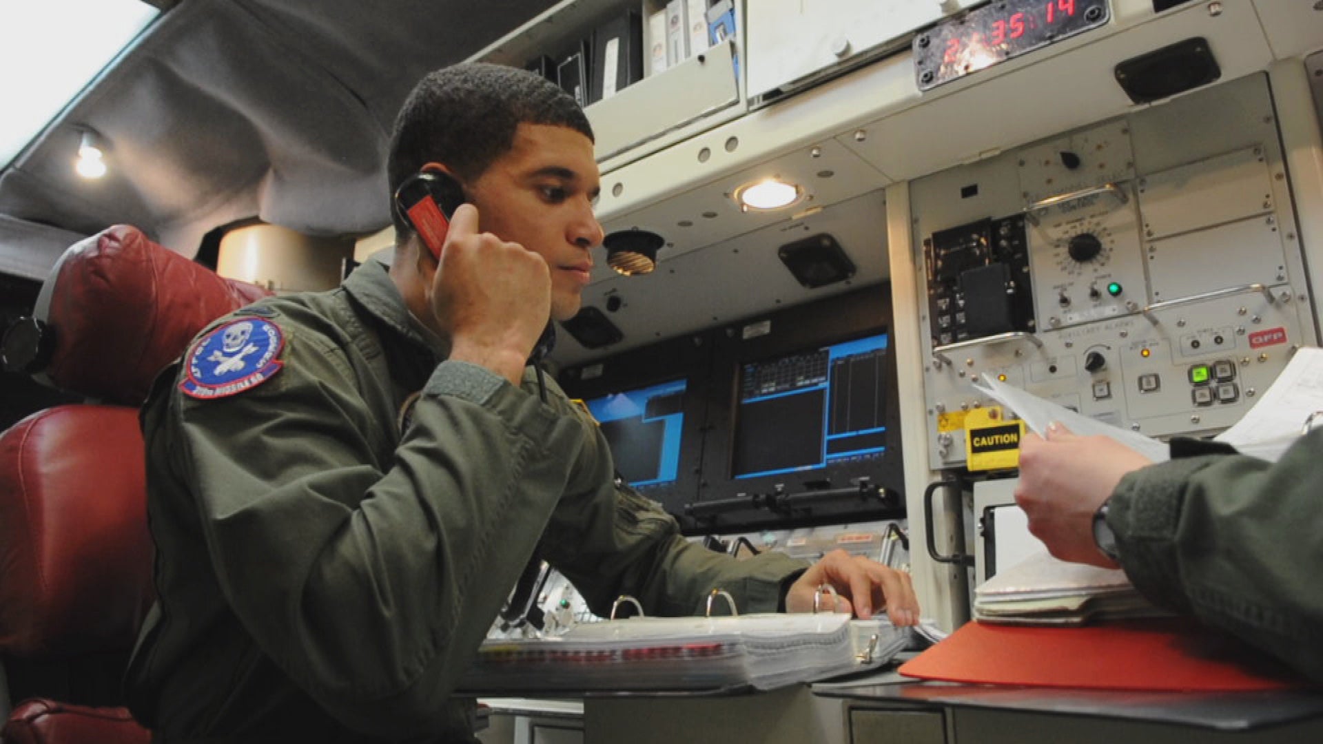 Tour a nuclear launch control center - CBS News