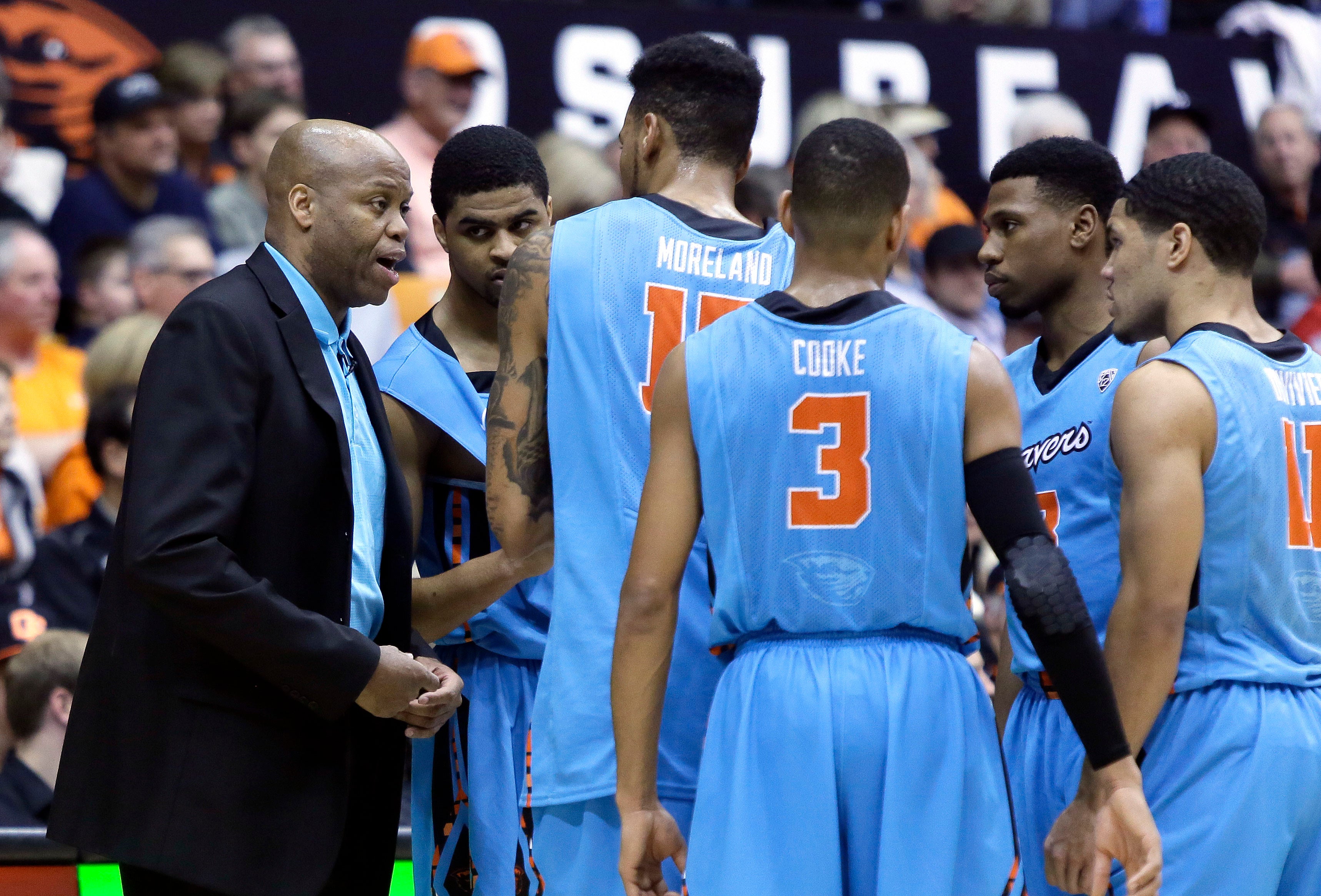 Oregon State fires coach Craig Robinson, brother of first lady - CBS News
