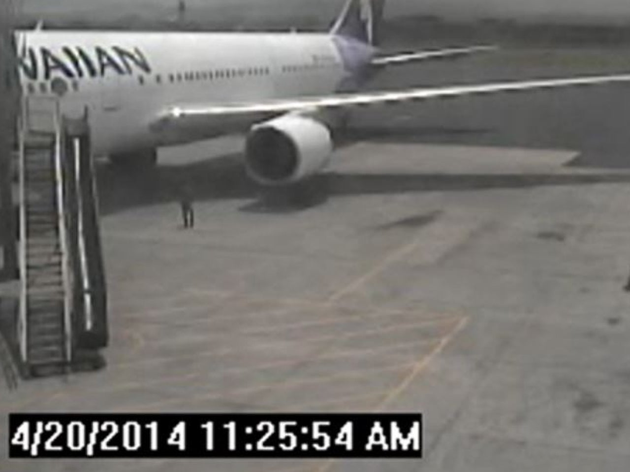 Stowaway teen seen in video dropping from jet in Hawaii - CBS News