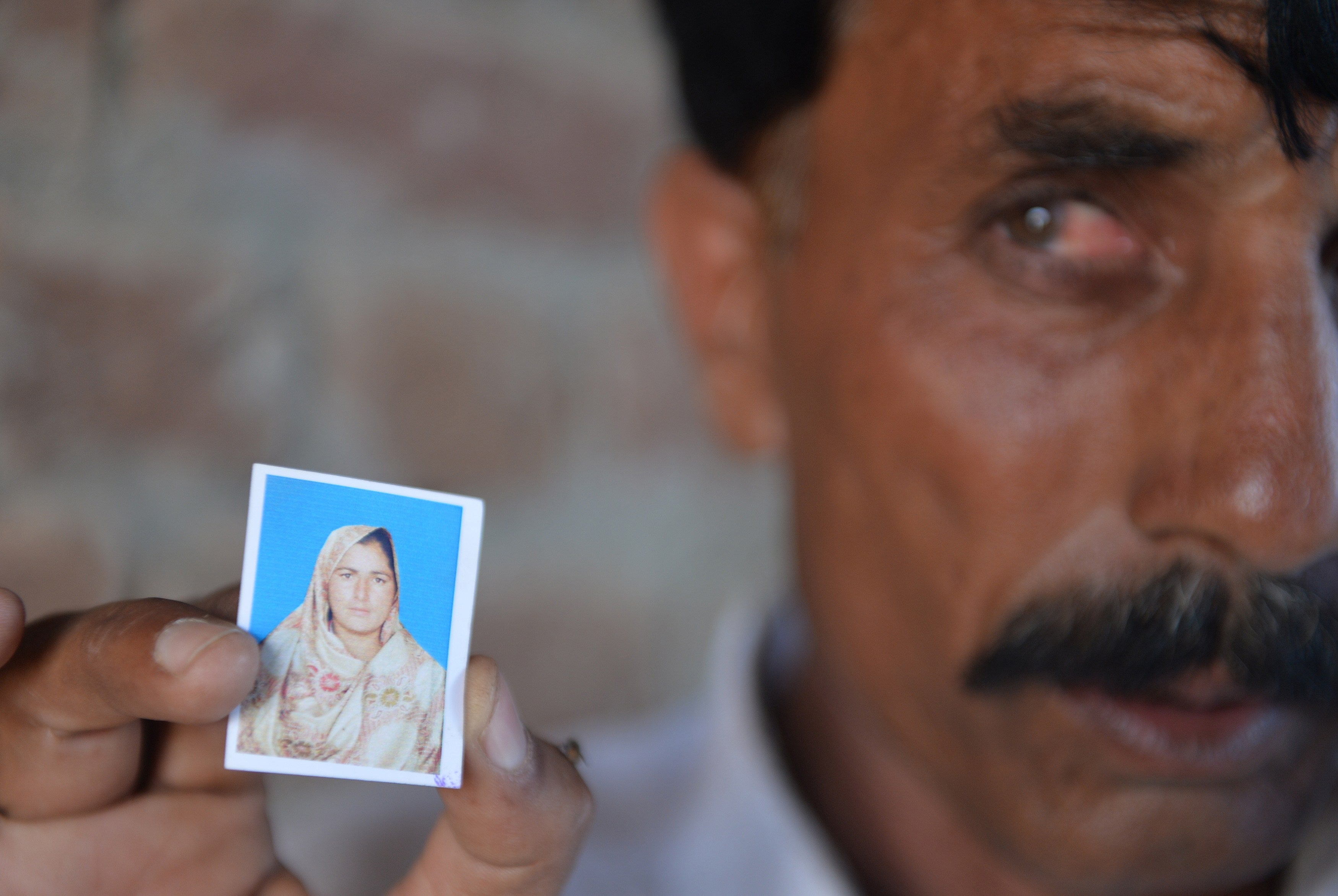 Pakistan "honor killing": More arrests as victim's husband threatens ...