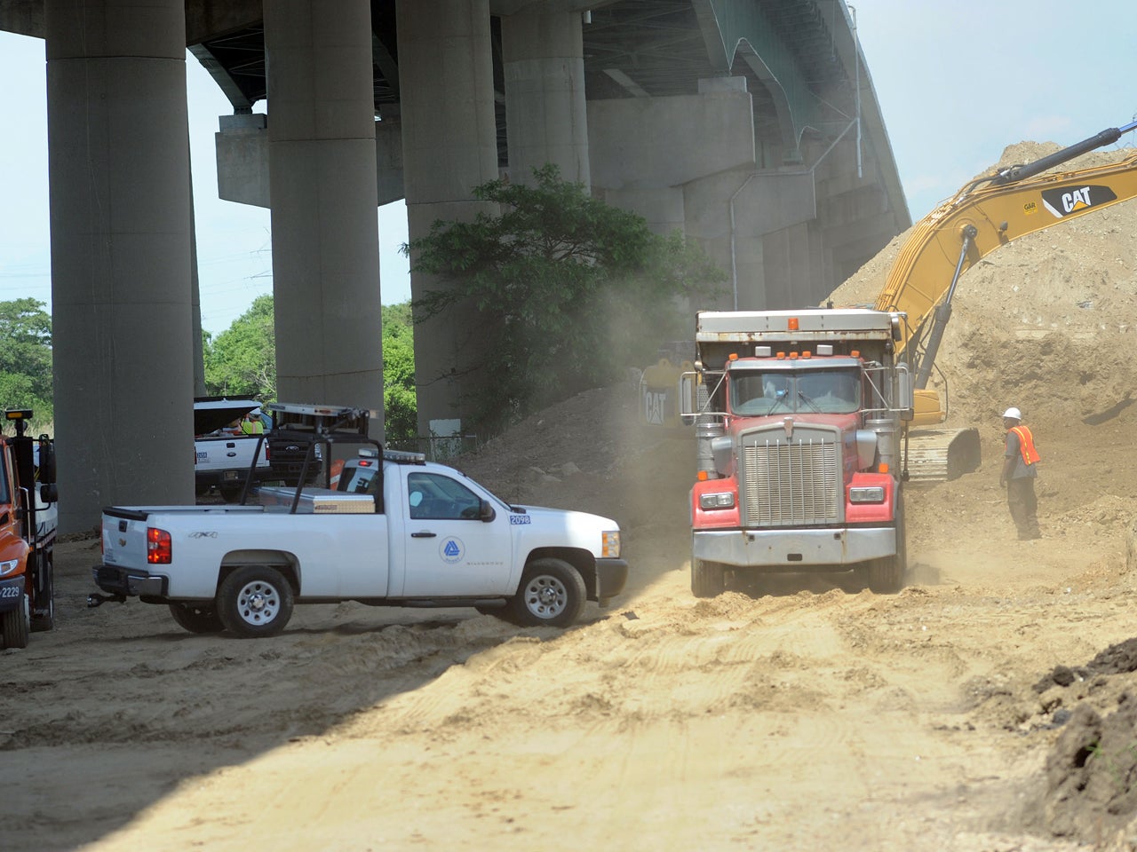 Sudden Delaware bridge closure prompts questions over dirt mountain ...