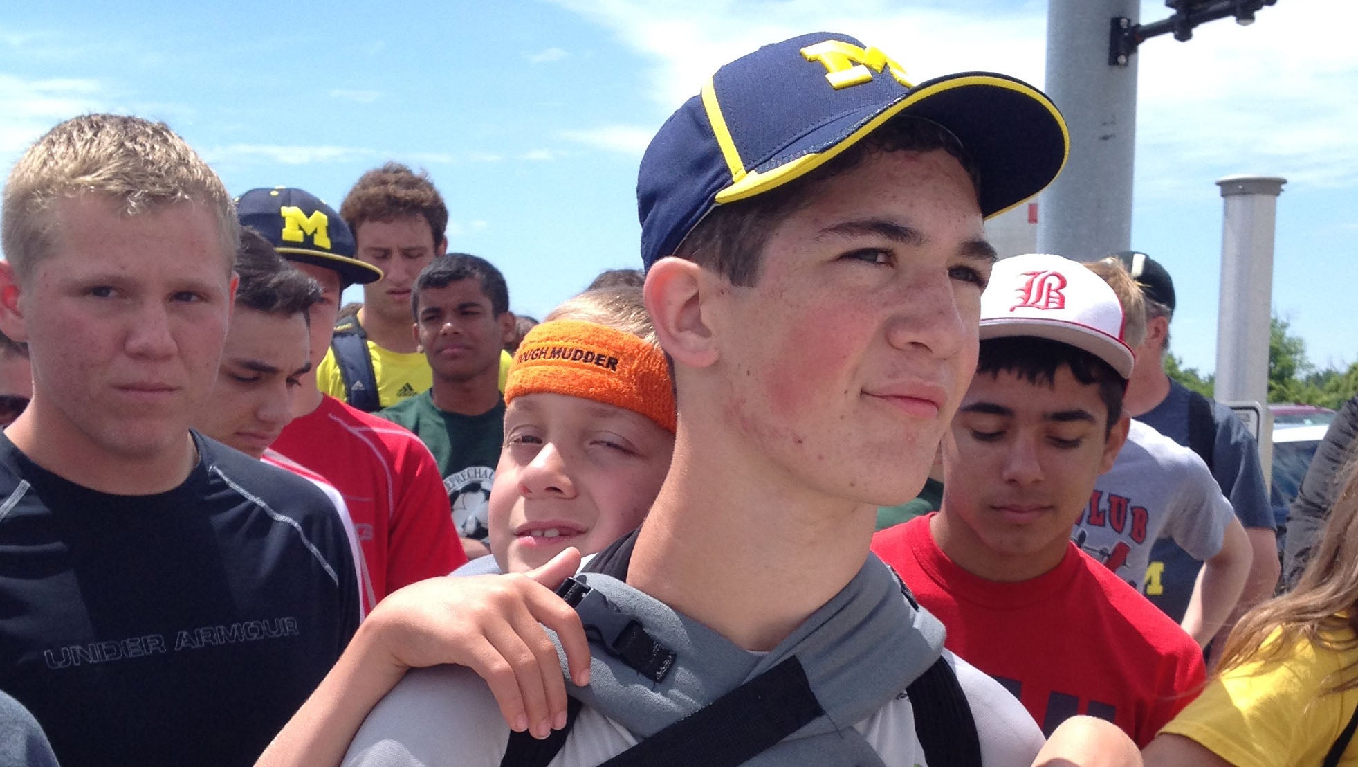 Michigan teen Hunter Gandee begins 57-mile walk with brother on back ...