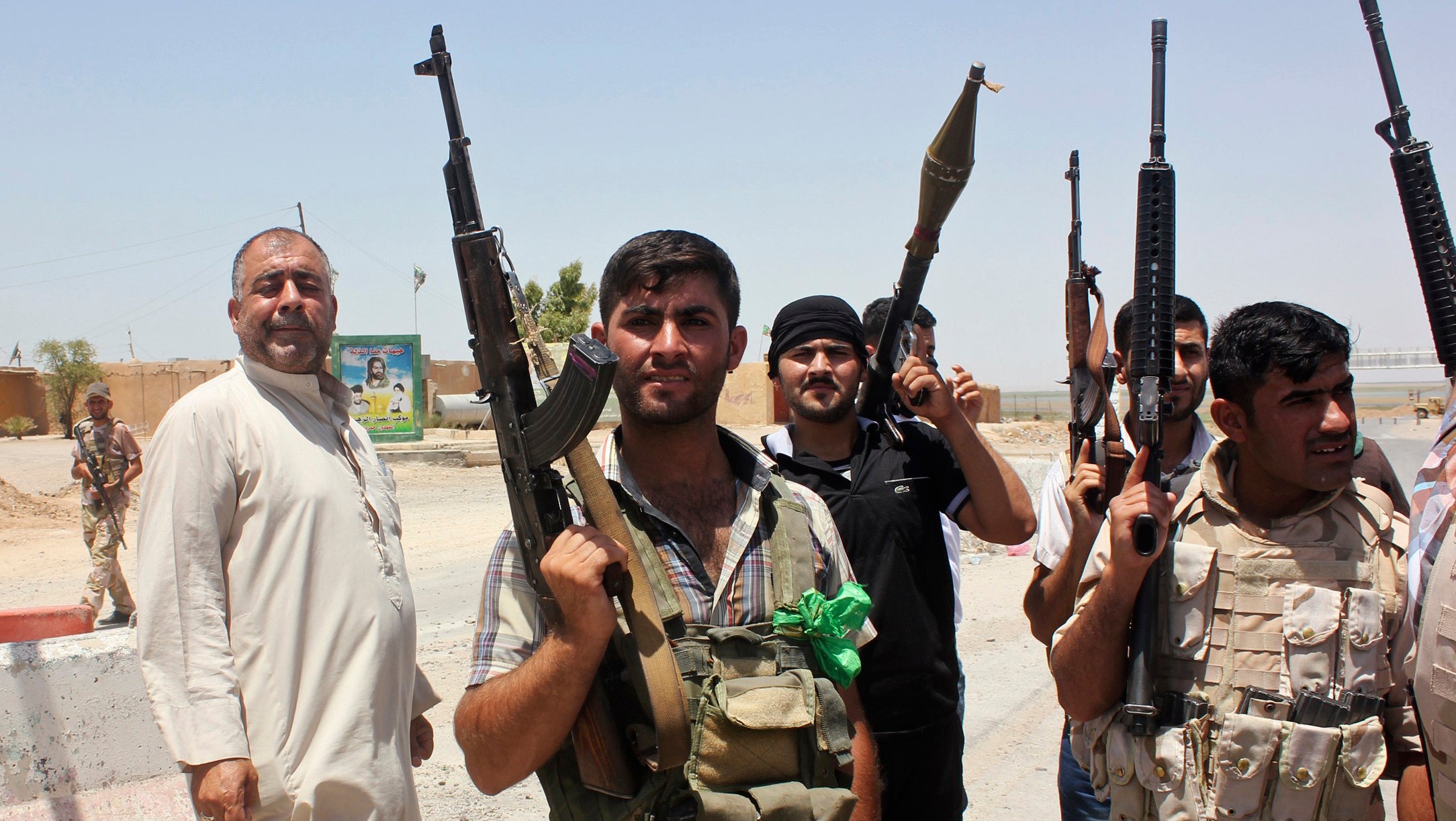 Militants try to tighten their grip on Iraq, Syria - CBS News