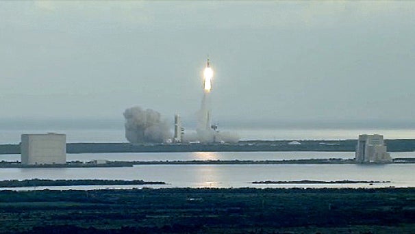 Delta 4 takes off on military mission - CBS News