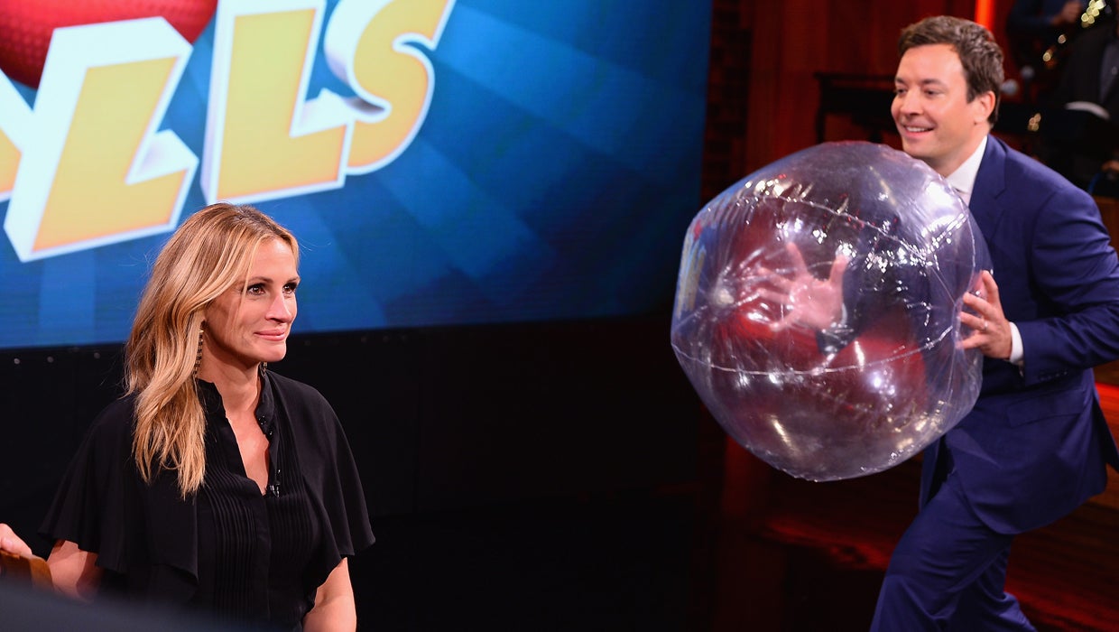 Julia Roberts, Jimmy Fallon pelt each other with inflatable balls - CBS ...