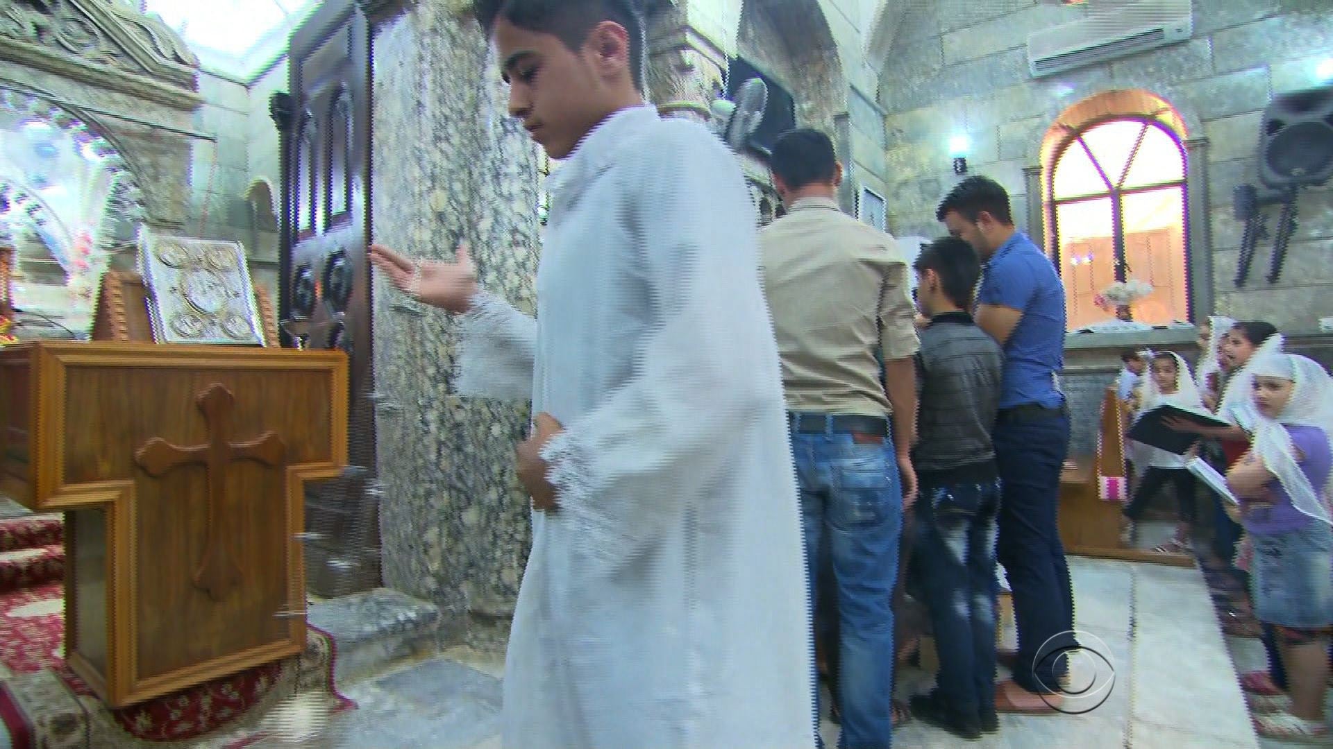 Iraqi Christians flee as ISIS surges across country - CBS News