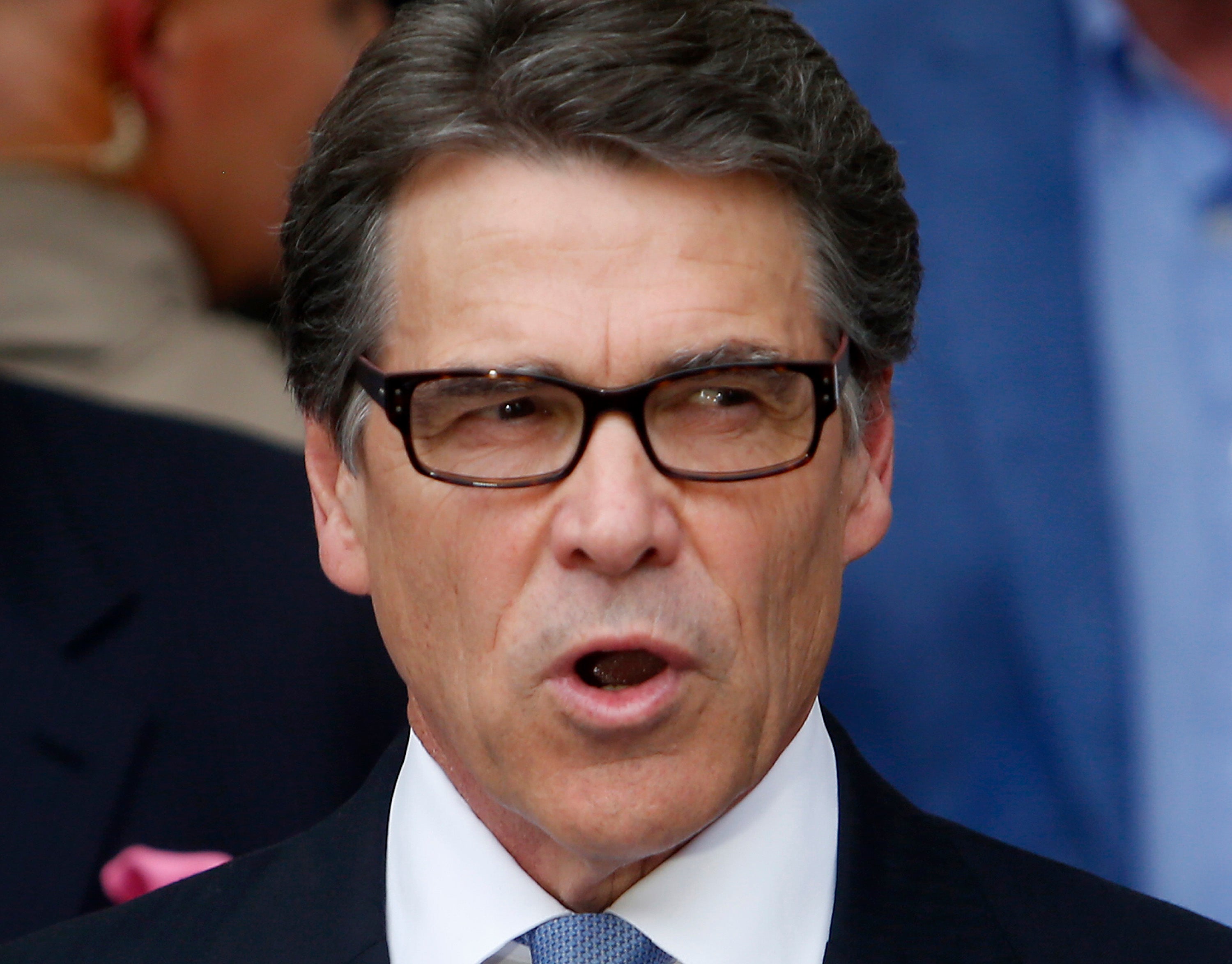 Rick Perry pleads "not guilty" to felony charges - CBS News