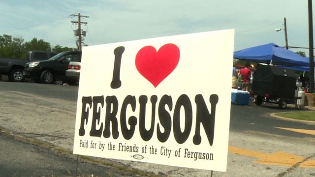 Ferguson, Missouri, community comes together after days of violence ...