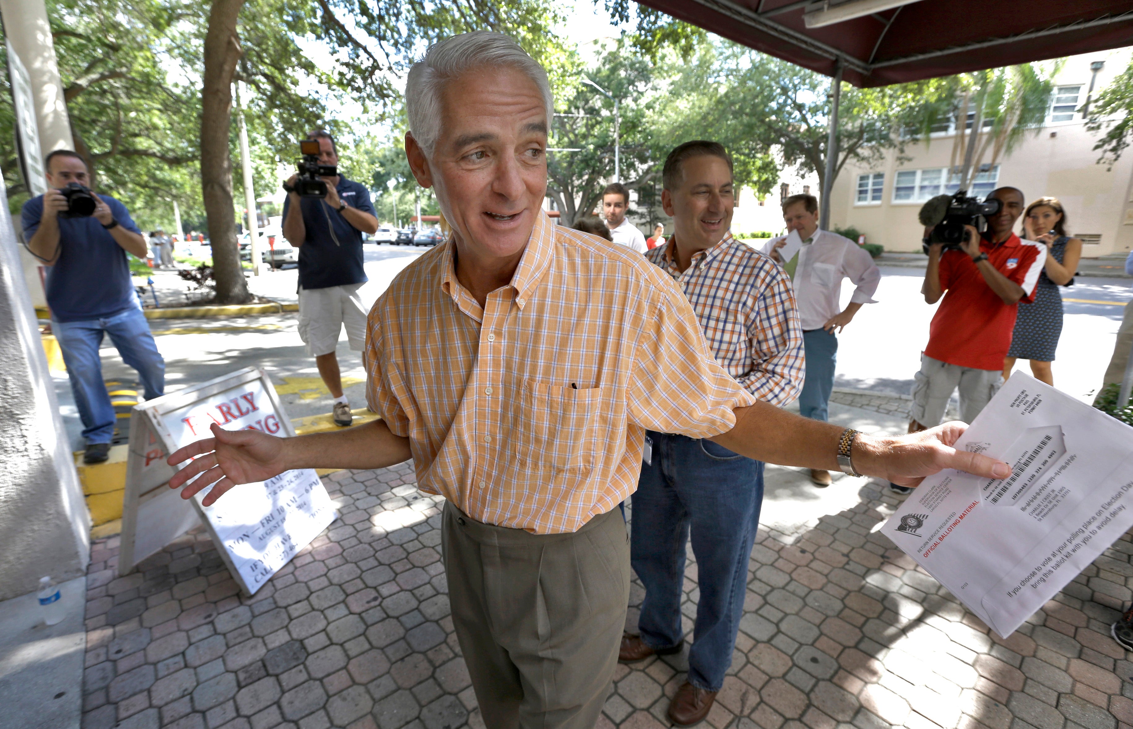 Former GOP Gov. Charlie Crist courts Florida Democrats in primary - CBS ... Former GOP Gov. Charlie Crist courts Florida Democrats in primary - CBS ...