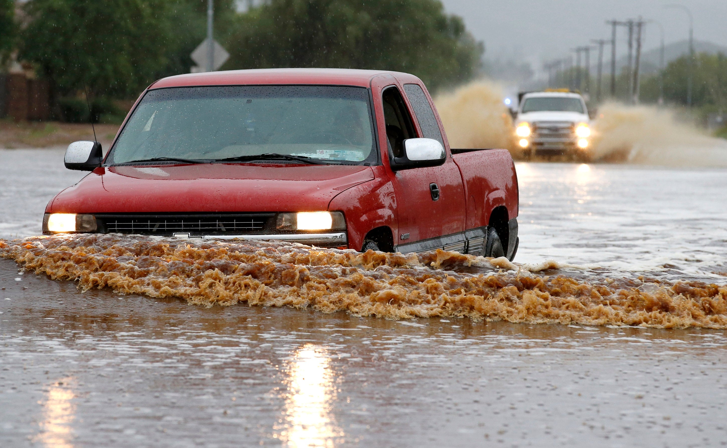 Arizona flash floods leave freeways closed, drivers stranded - CBS News