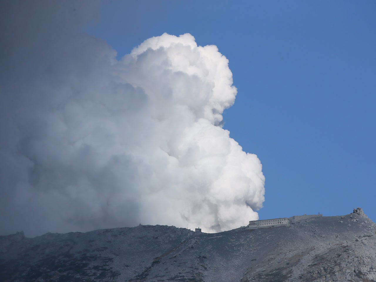More than 30 believed dead at Japanese volcano Mount Ontake - CBS News