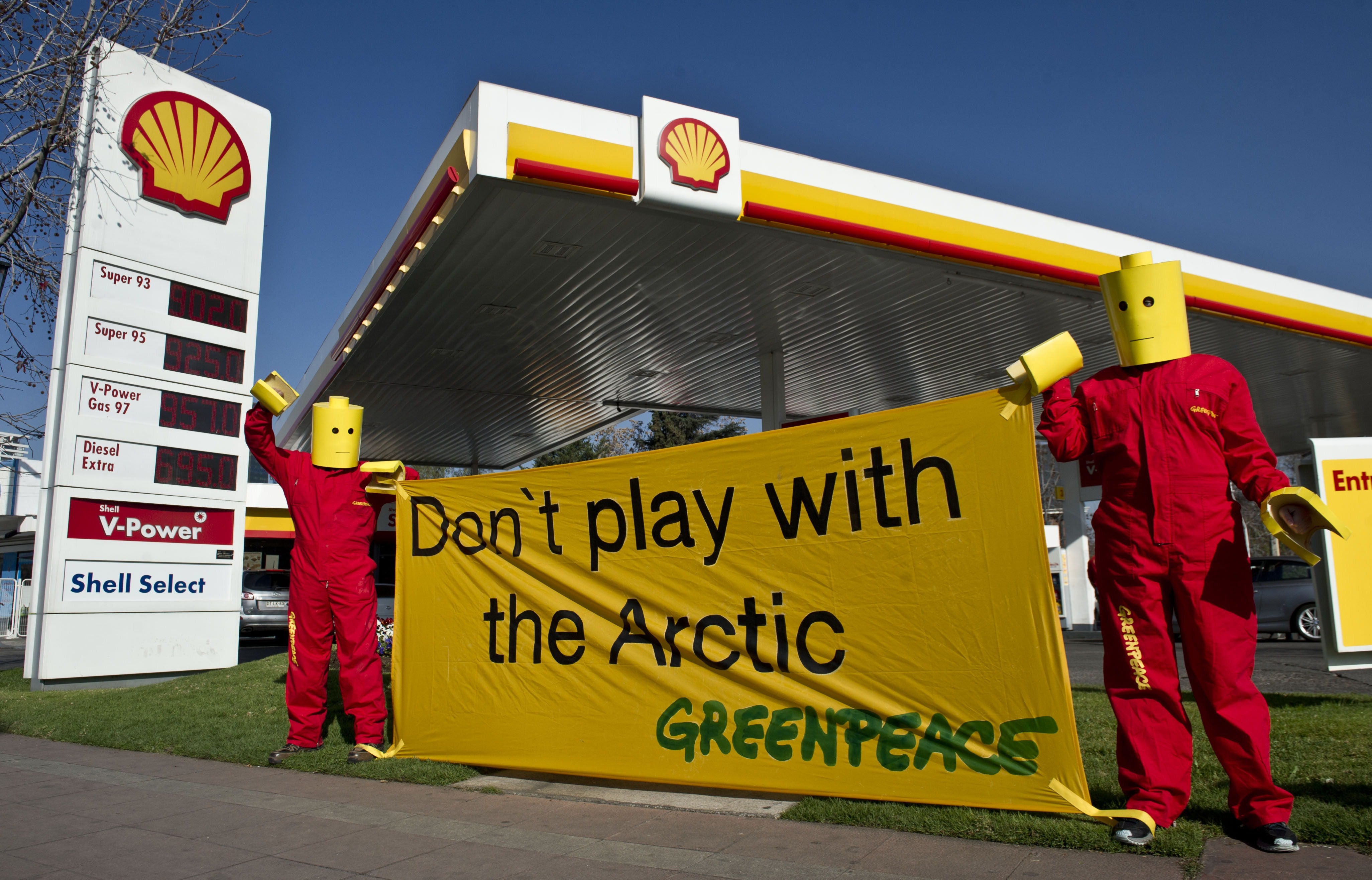 Lego scrapping Shell deal after Arctic protest - CBS News