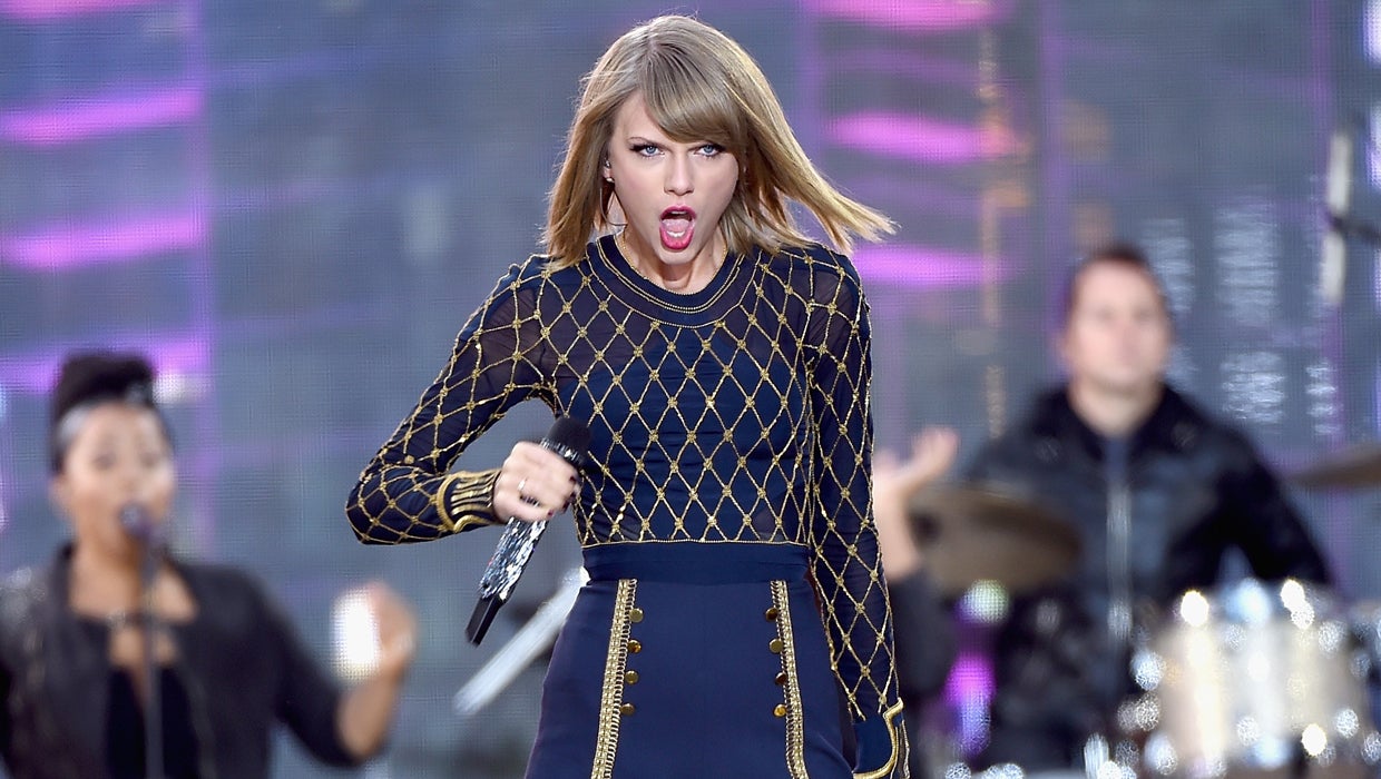 Taylor Swift to play Thanksgiving Day Parade on CBS - CBS News