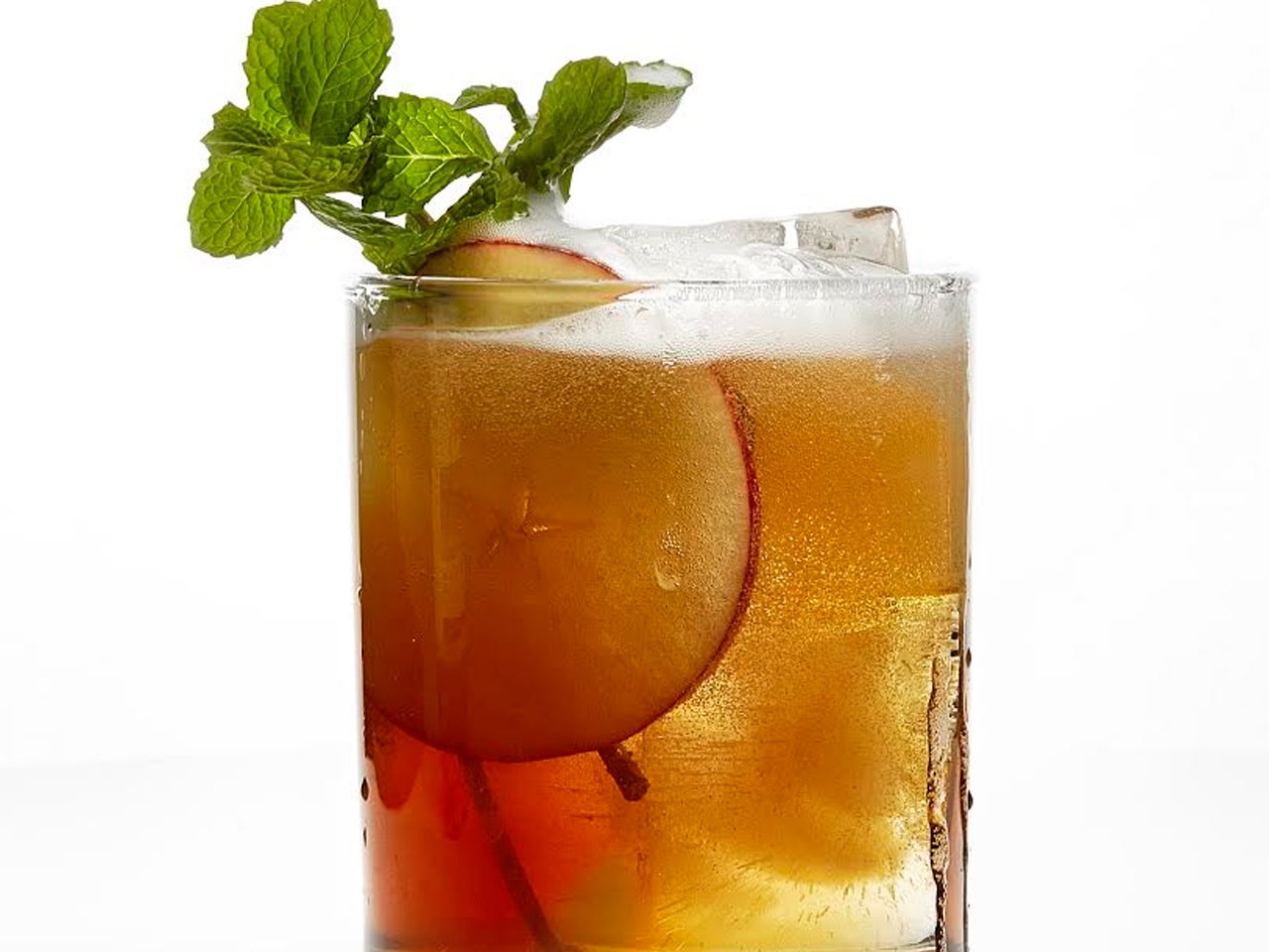 Recipe: Holiday Rum Sparkler - CBS News