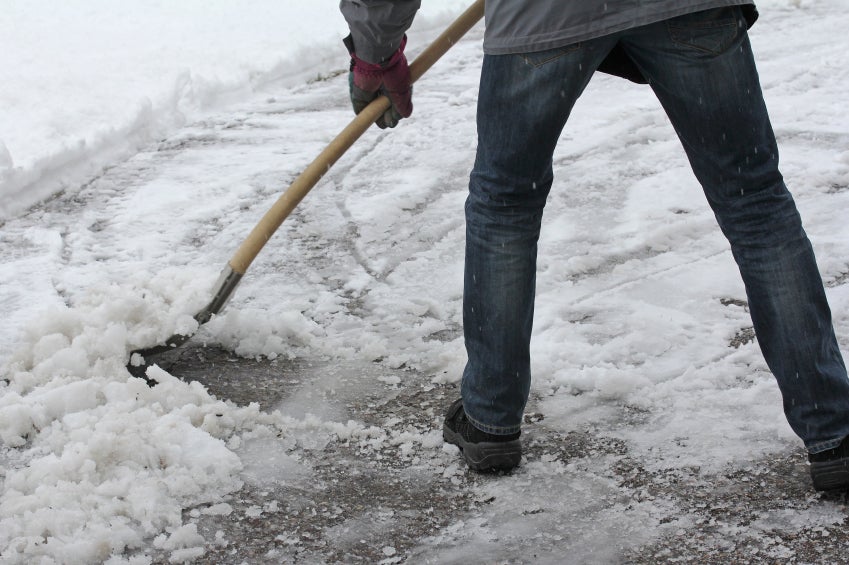 Why Does Shoveling Snow Increase Risk Of Heart Attack Cbs News