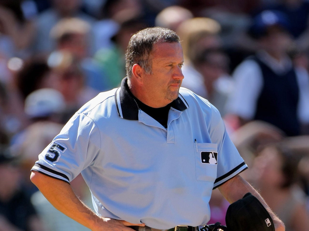 MLB umpire Dale Scott says he's gay - CBS News
