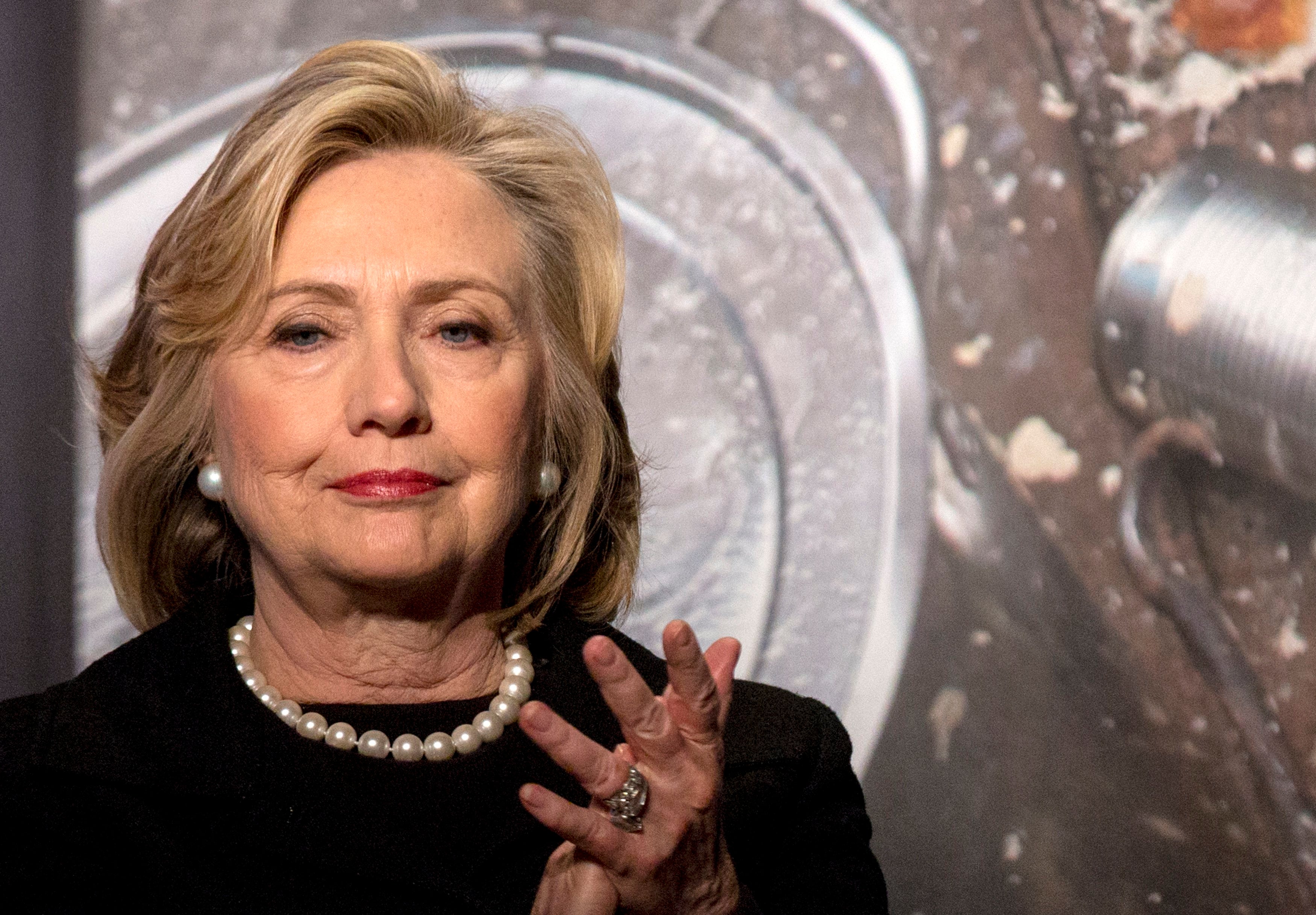Hillary Clinton keeps quiet on Keystone XL pipeline - CBS News