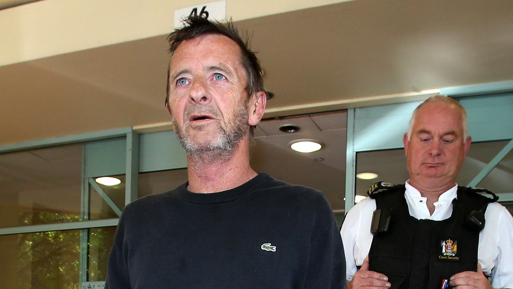 AC/DC drummer Phil Rudd scuffles with witness - CBS News