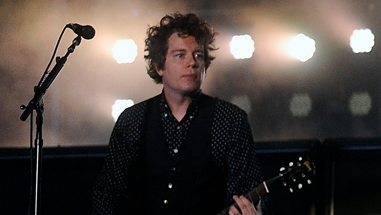 Green Day guitarist Jason White has tonsil cancer - CBS News