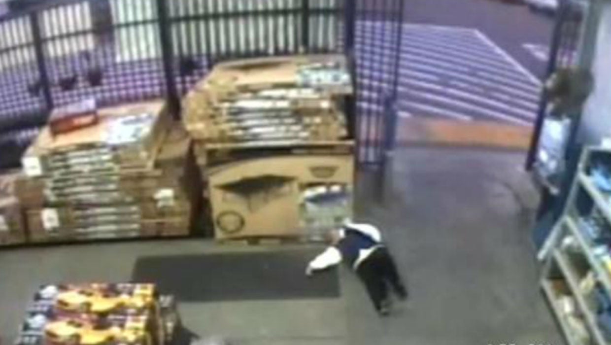 VIDEO: Police seek robber who pushed elderly Walmart worker in Los ...