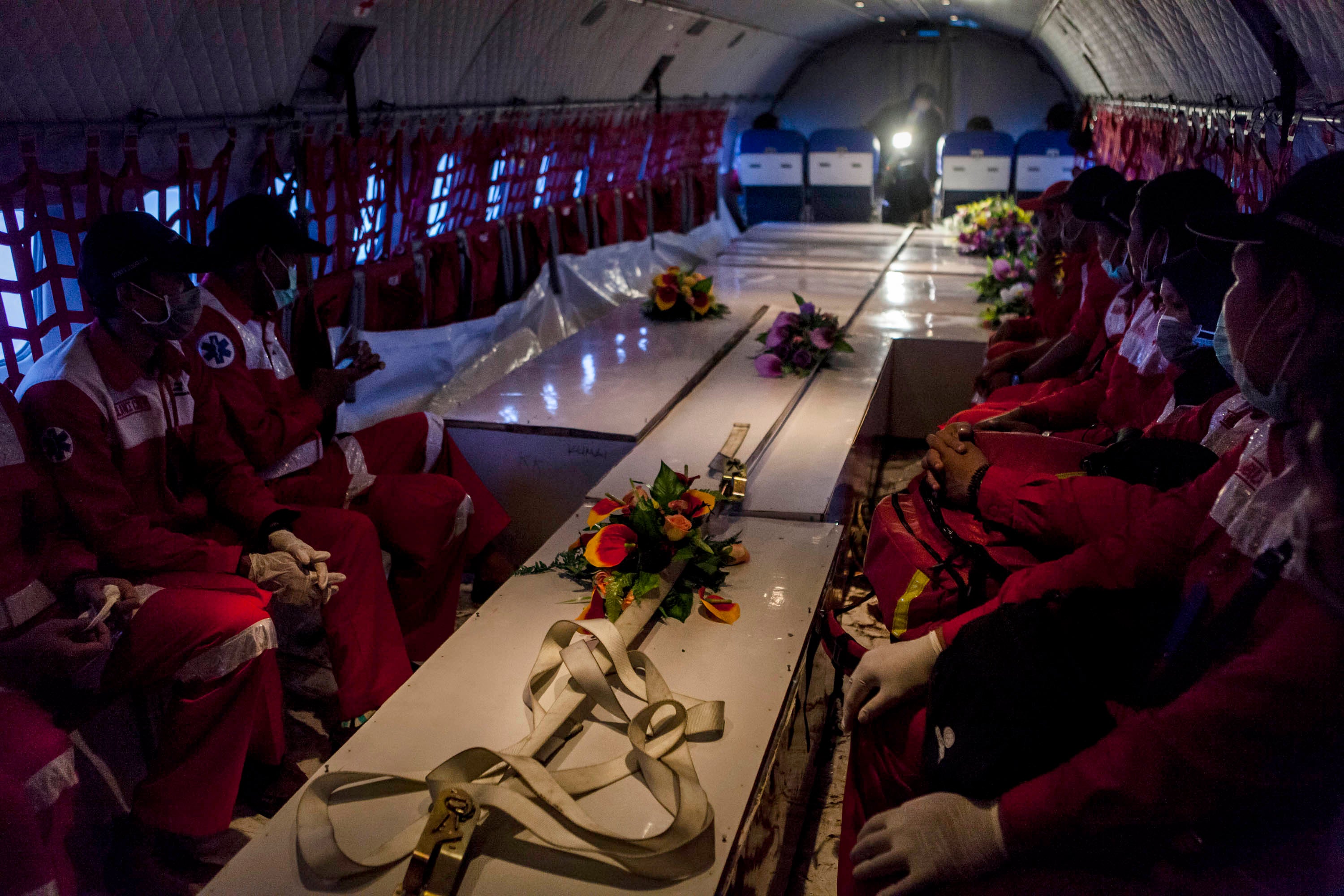 AirAsia Flight 8501 search intensifies with new equipment as more ...