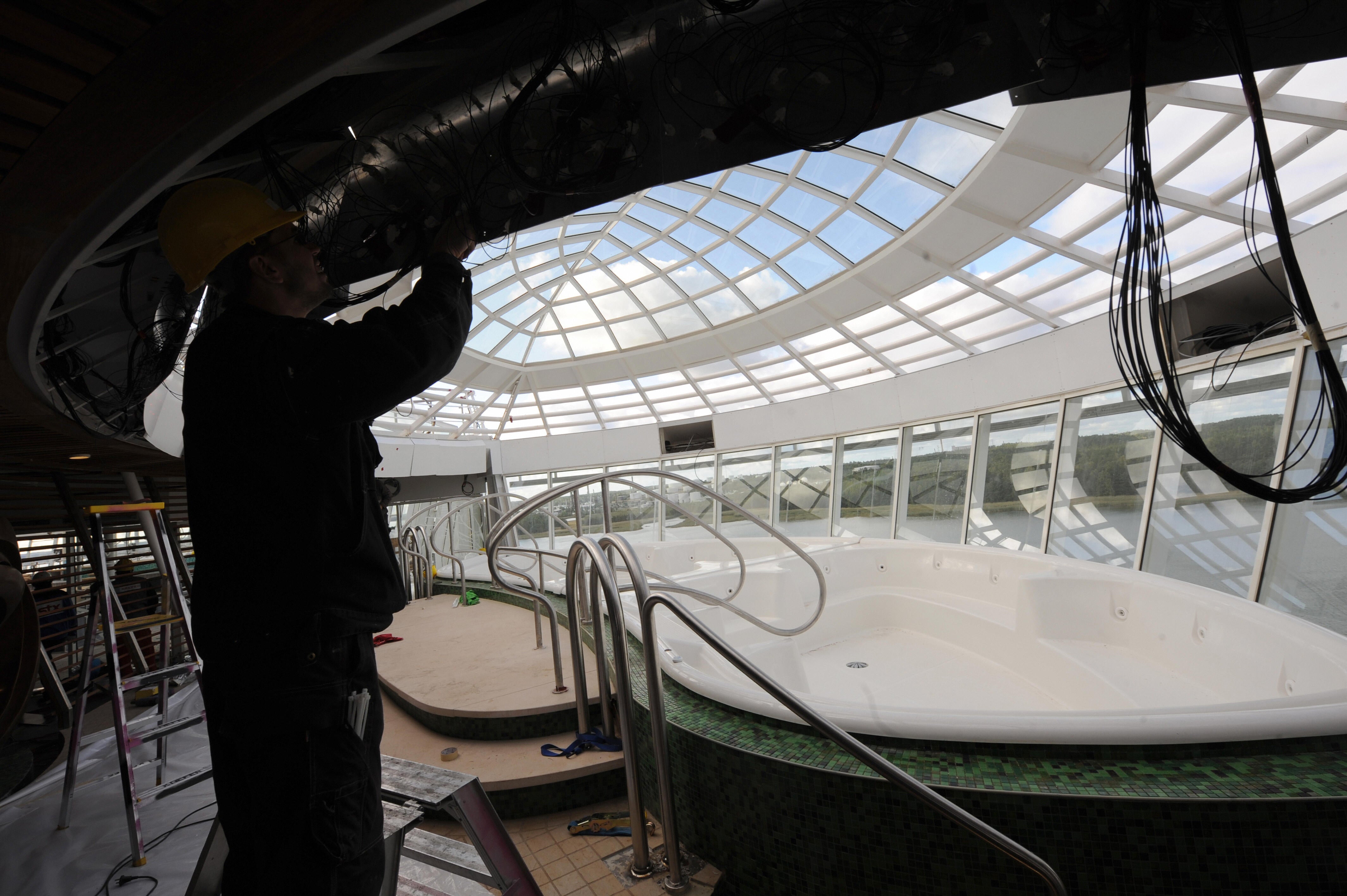 Boy, 4, nearly drowns in Royal Caribbean cruise ship wave pool - CBS News