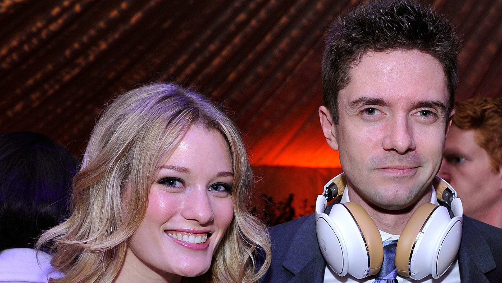 Topher Grace is engaged to Ashley Hinshaw - CBS News