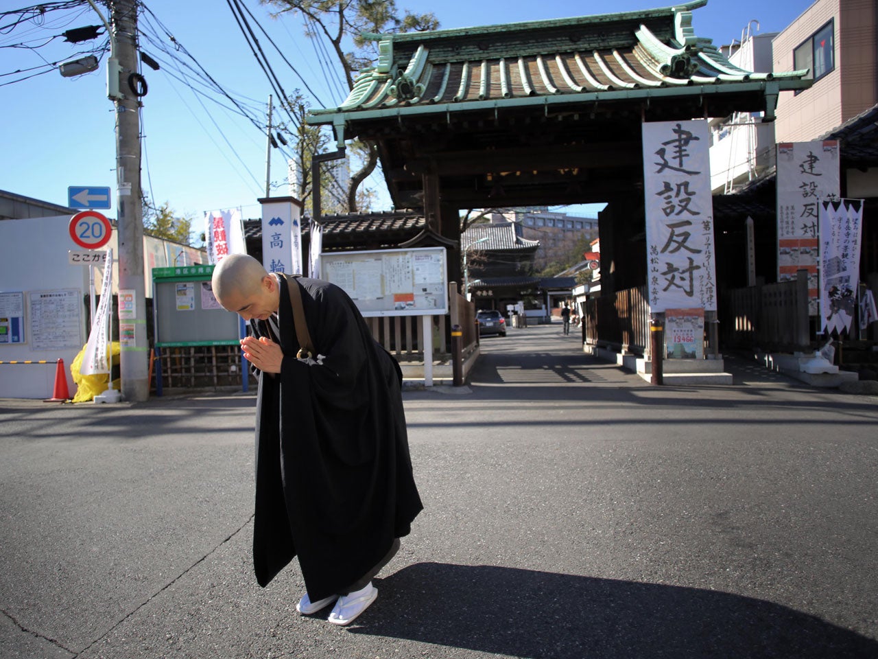 Condo fight looms over famous samurai grave in Tokyo - CBS News