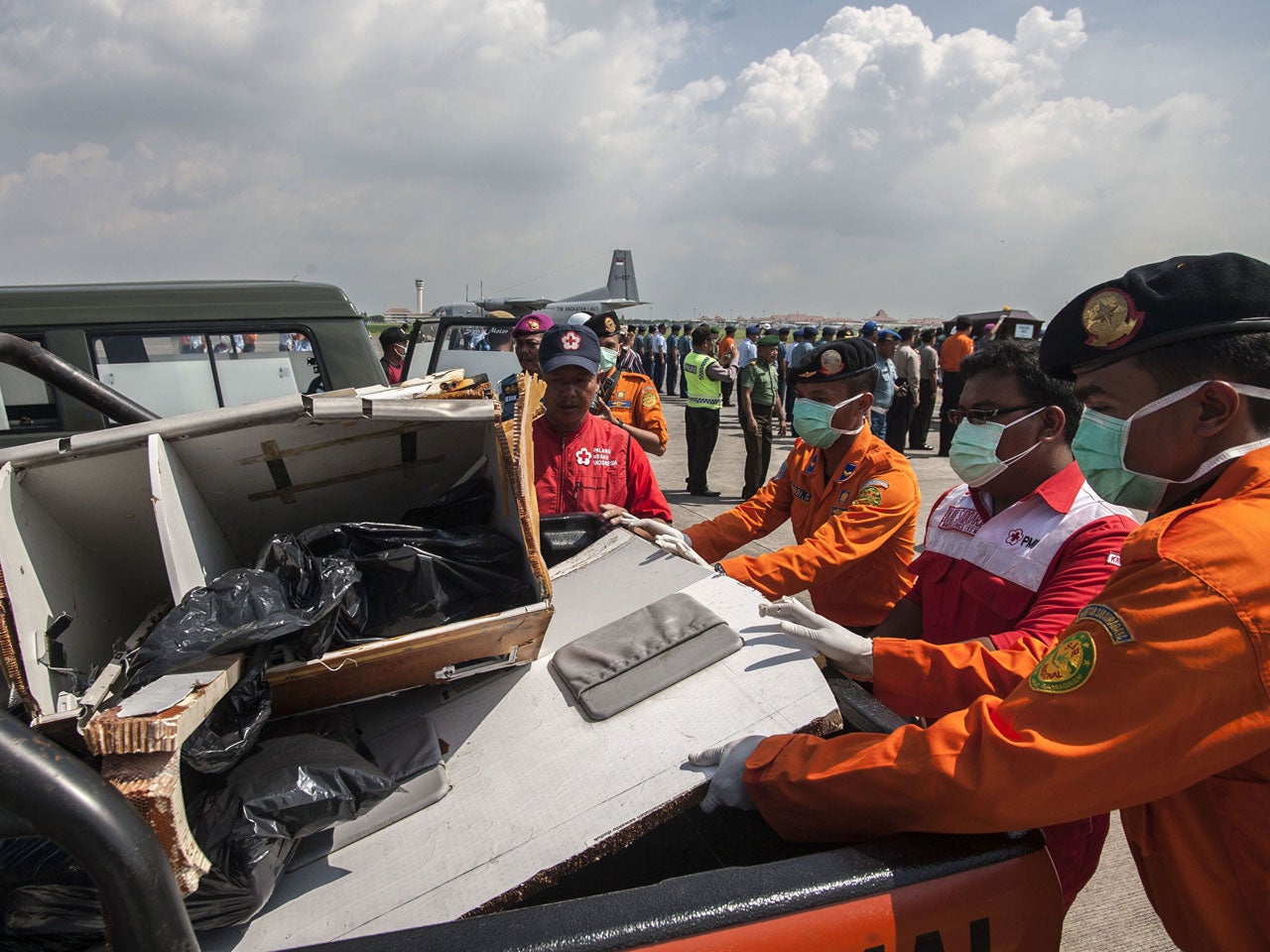 AirAsia Flight 8501: Probe finds no foul play in crash - CBS News