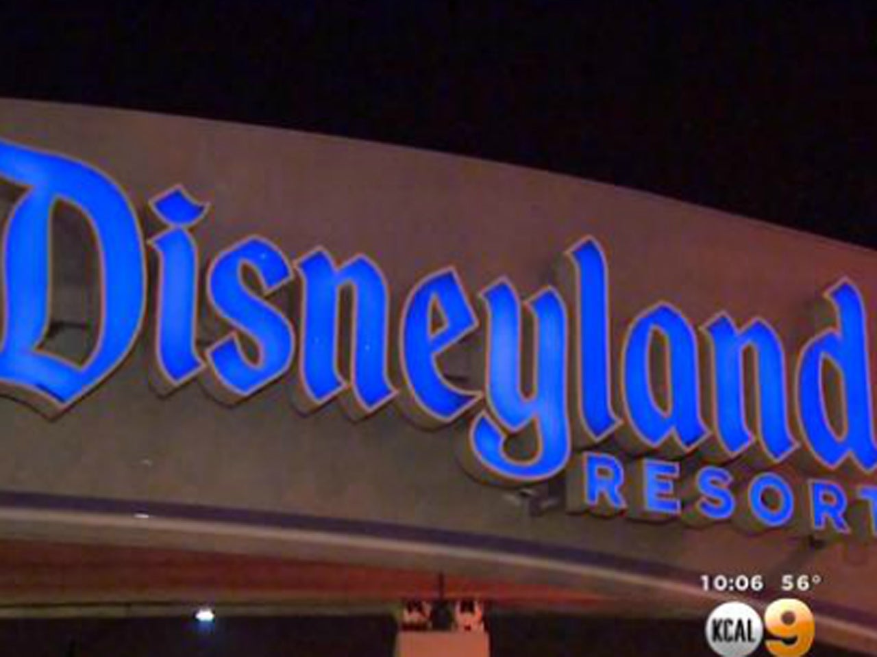 Measles outbreak includes 5 Disney theme park workers - CBS News