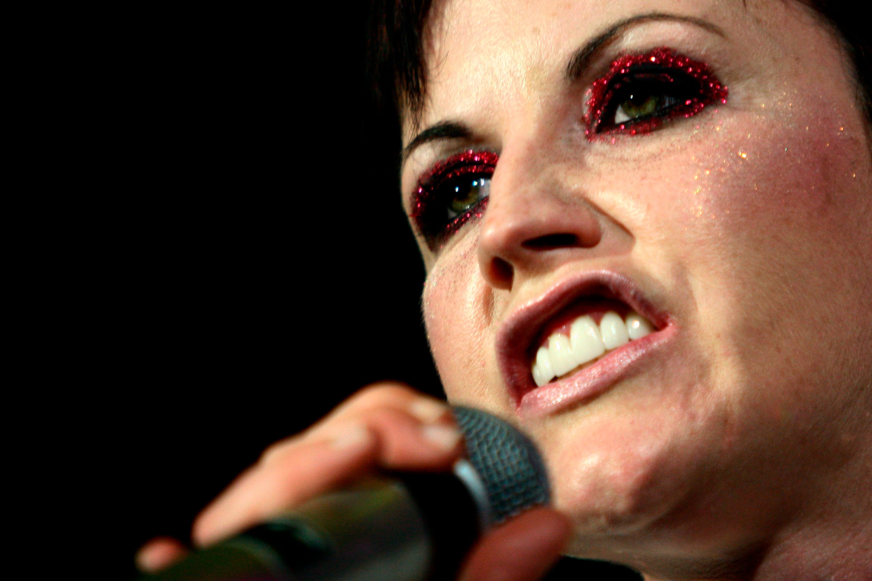 Cranberries singer fined for head-butting and spitting - CBS News