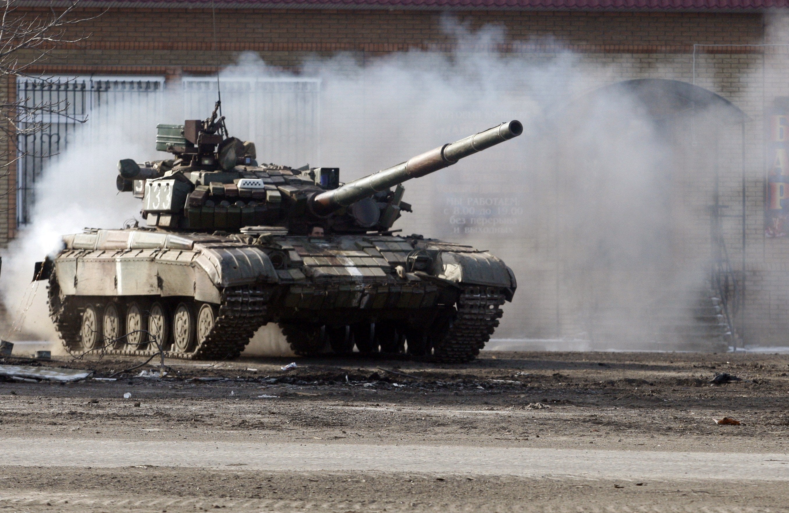 Ukraine skeptical of rebels' weapons pullback - CBS News