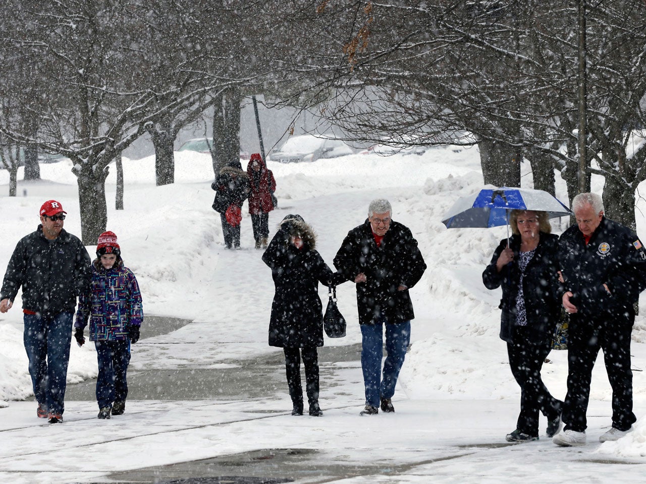 As March begins, winter keeps tight grip on much of U.S. - CBS News