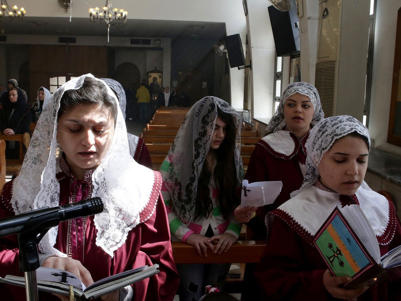 ISIS releases several captured Syrian Christians, activists say - CBS News