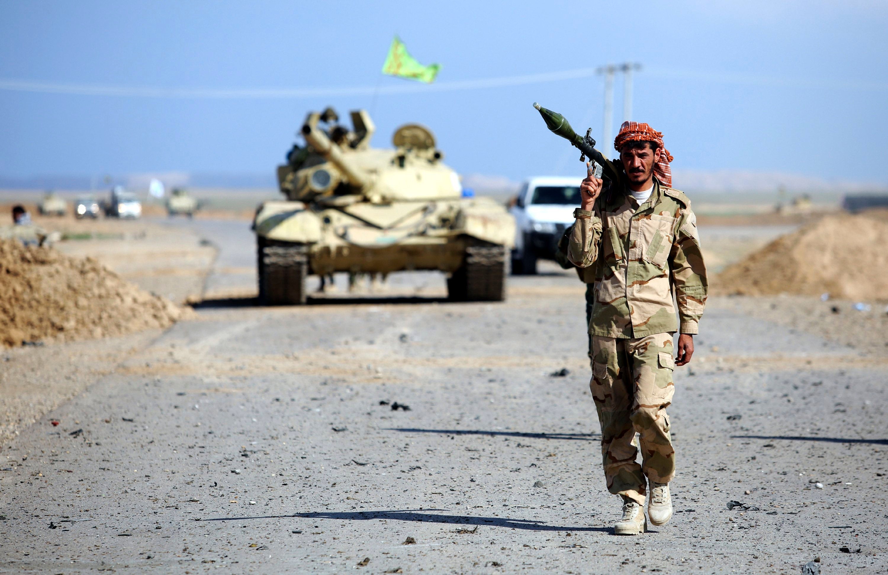 Iraq, Iran forces push on toward ISIS-held Tikrit - CBS News
