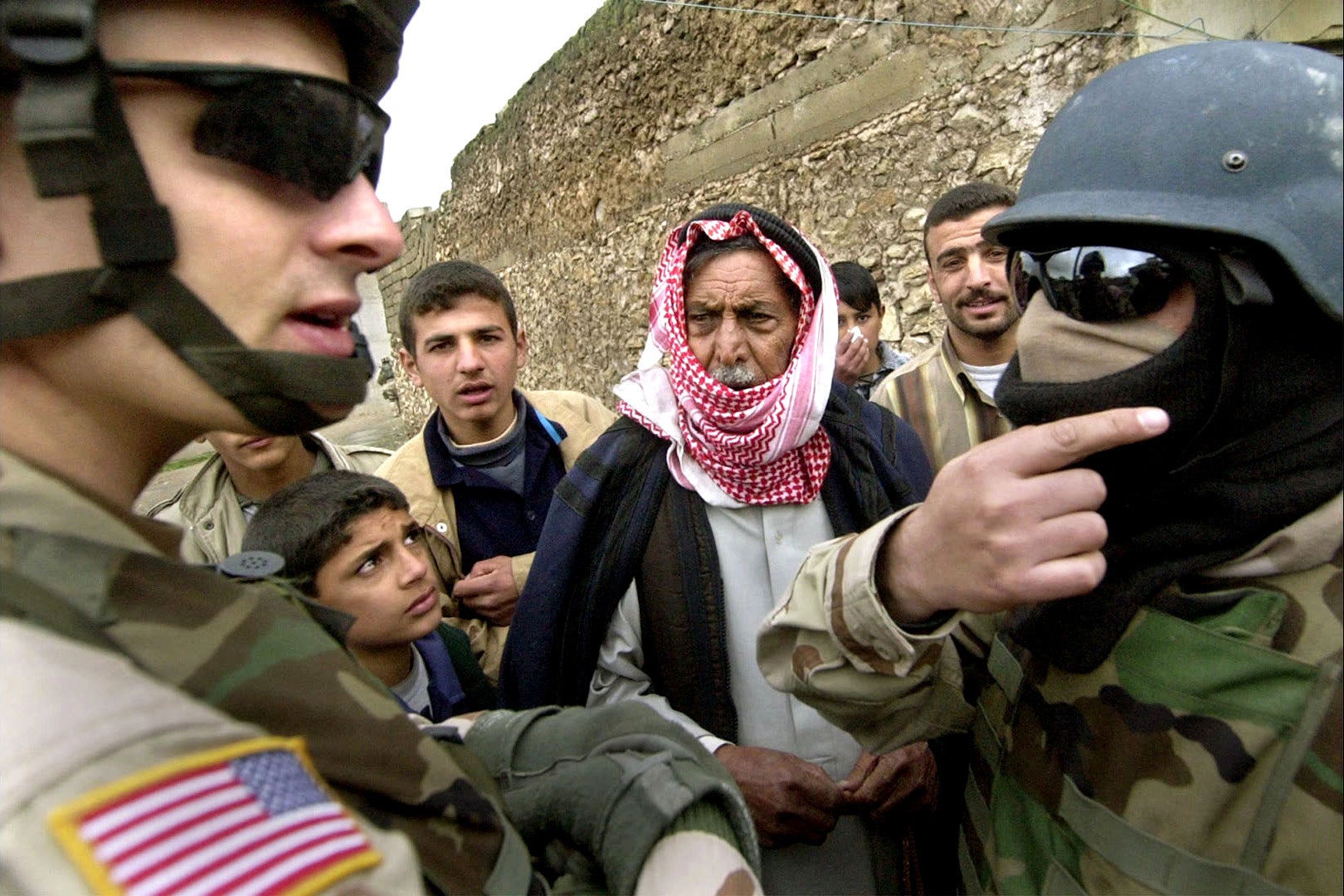 U.S. lags behind in fulfilling visa promise to Iraqi translators - CBS News