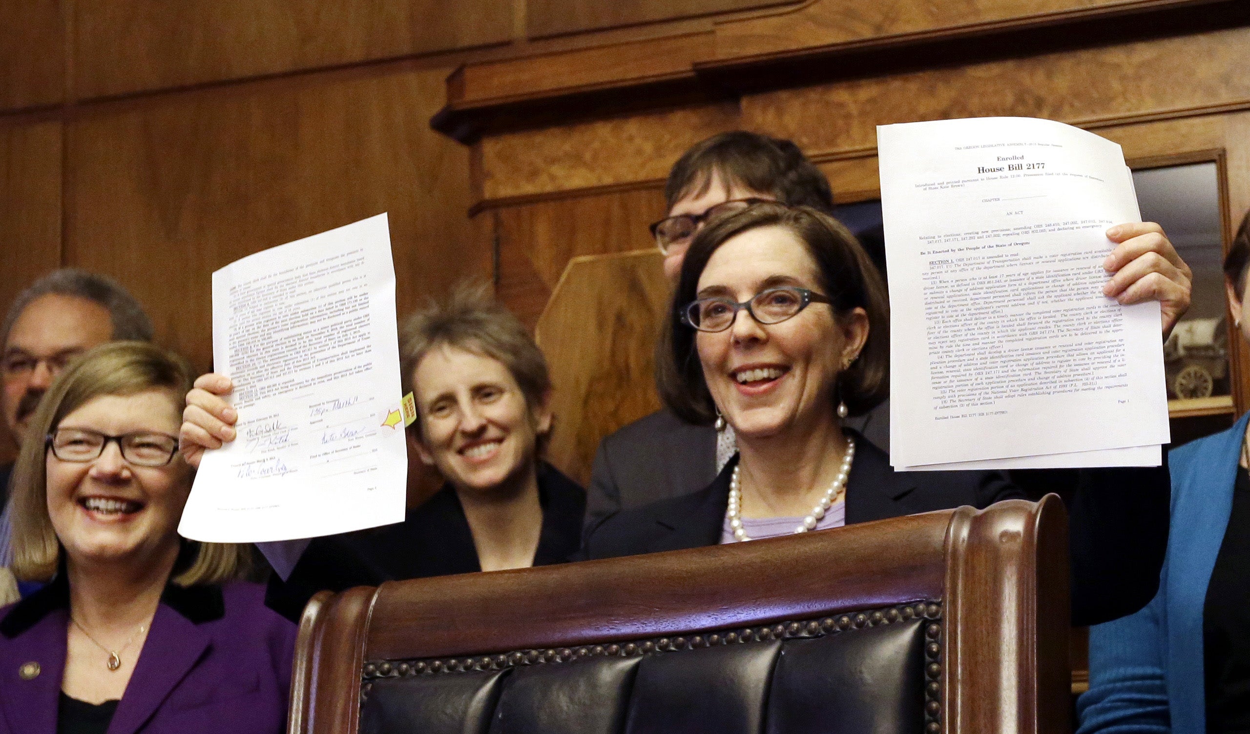 Oregon adopts nation's first automatic voter registration law - CBS News