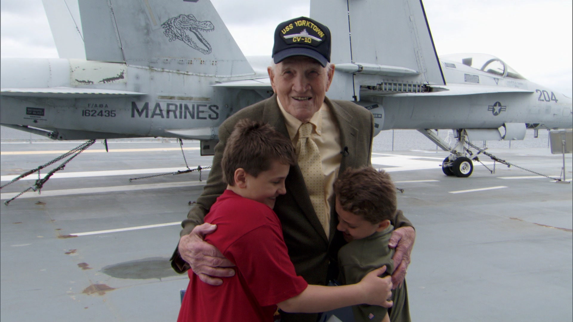 Twin boys' World War II dream comes true - CBS News