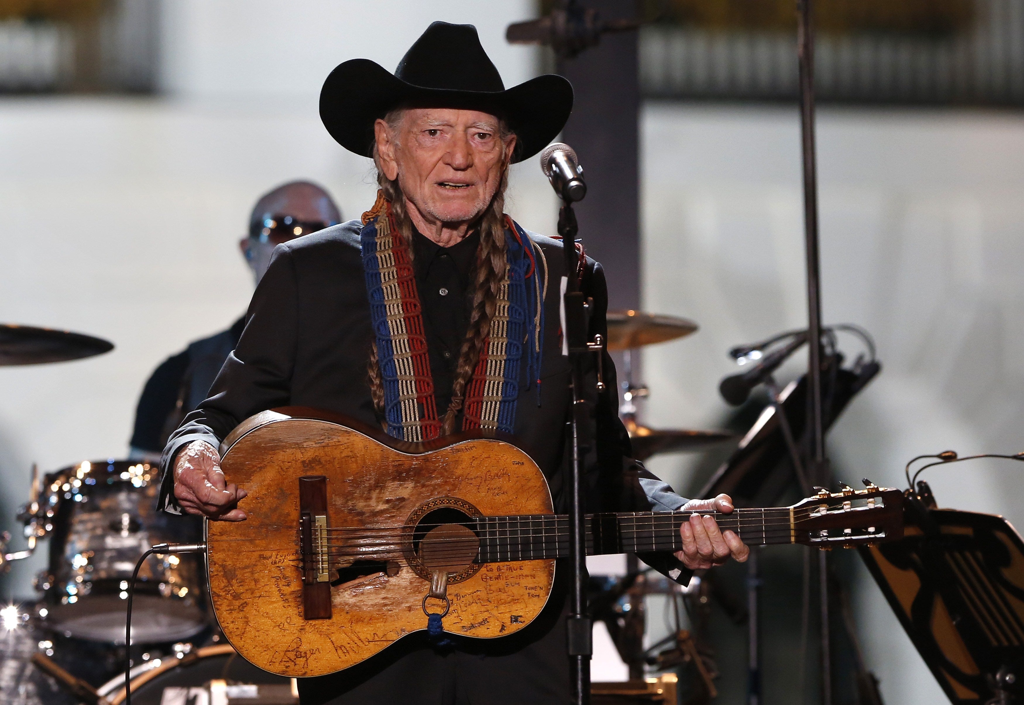 Willie Nelson to roll out own brand of marijuana - CBS News