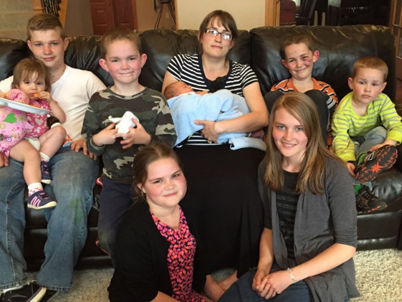 Man killed driving wife to hospital for birth of 8th kid - CBS News