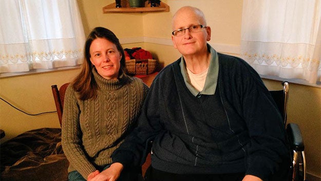 Man who lost 650 pounds gets life-changing surgery - CBS News