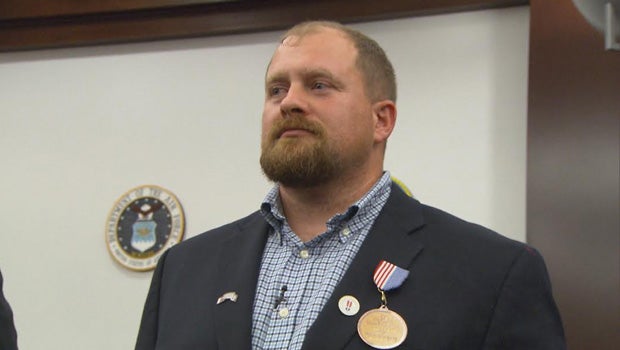 Giving an Iraq vet a fighting chance - CBS News