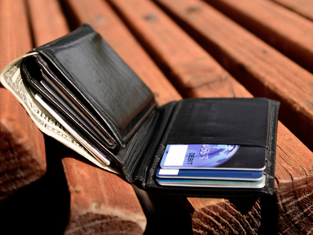 Police: Robber outed himself, left wallet with ID on scene - CBS News