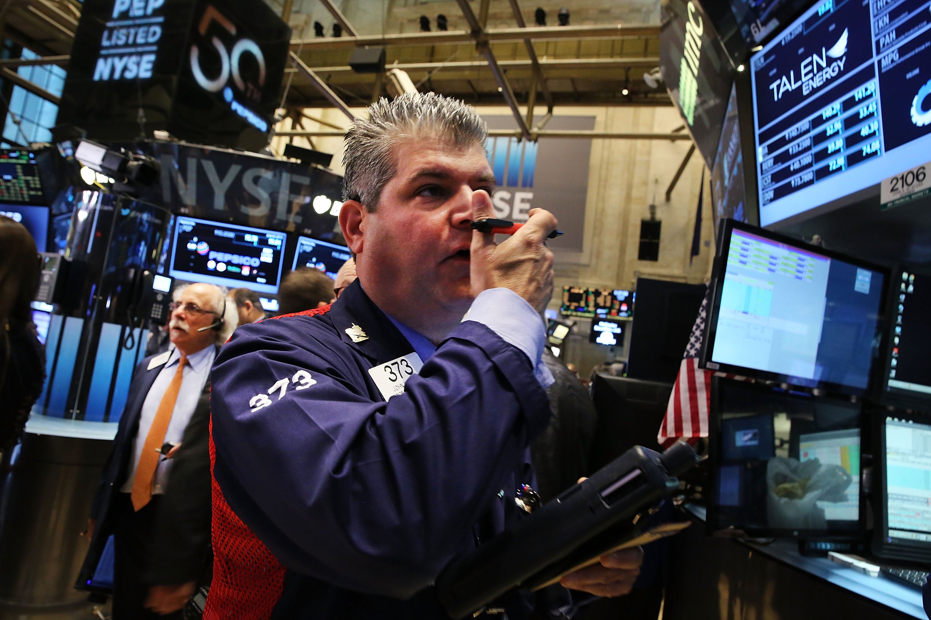 U.S. stocks drop, extending a recent decline - CBS News