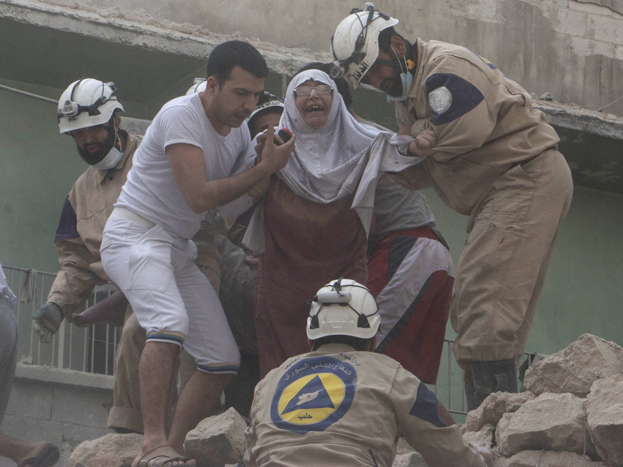 Free Syrian Army launches attack on gov't army base - CBS News