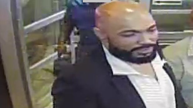 Suspect in chair attack at New York City restaurant in custody - CBS News